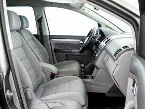 Pelēks Volkswagen Touran 2007 Tallina, ar dzinēja tilpumu 1.90 L un nobraukumu 306 tūkst. km par 2199 €, foto 15 vietnē AUTOMOTO.COM.LV