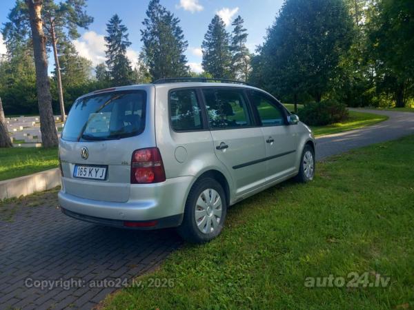 Pelēks Volkswagen Touran 2007 Rapla, ar dzinēja tilpumu 1.90 L un nobraukumu 330 tūkst. km par 1499 €, foto 3 vietnē AUTOMOTO.COM.LV