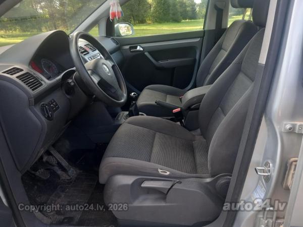 Pelēks Volkswagen Touran 2007 Rapla, ar dzinēja tilpumu 1.90 L un nobraukumu 330 tūkst. km par 1499 €, foto 6 vietnē AUTOMOTO.COM.LV