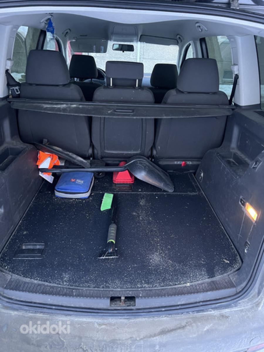 Pelēks Volkswagen Touran 2007 Tallina, ar dzinēja tilpumu 1.90 L un nobraukumu 386 tūkst. km par 1199 €, foto 5 vietnē AUTOMOTO.COM.LV