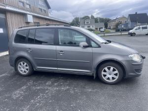 Pelēks Volkswagen Touran 2007 Tallina, ar dzinēja tilpumu 1.90 L un nobraukumu 386 tūkst. km par 1199 €, foto 11 vietnē AUTOMOTO.COM.LV