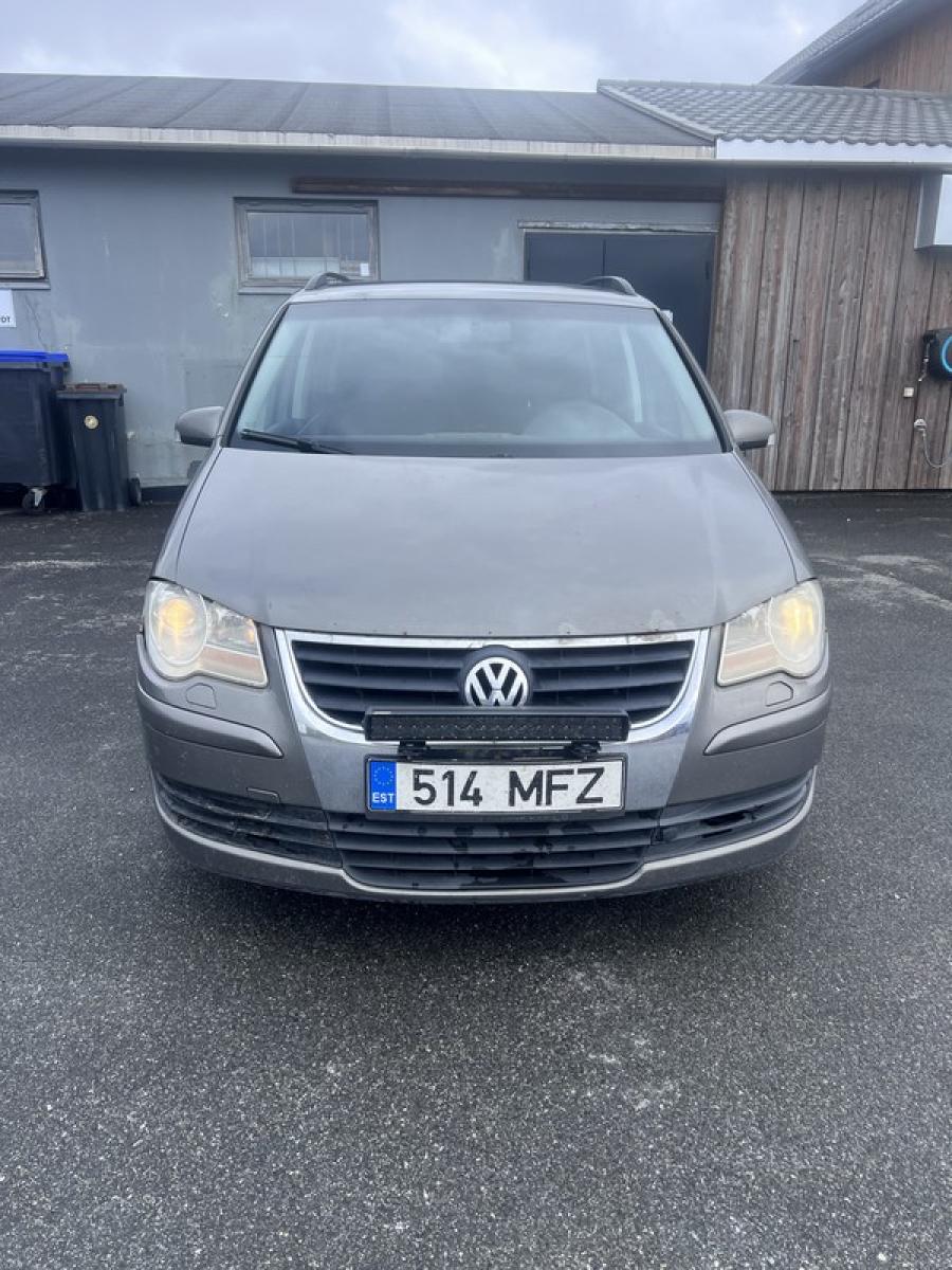 Pelēks Volkswagen Touran 2007 Tallina, ar dzinēja tilpumu 1.90 L un nobraukumu 386 tūkst. km par 1199 €, foto 12 vietnē AUTOMOTO.COM.LV
