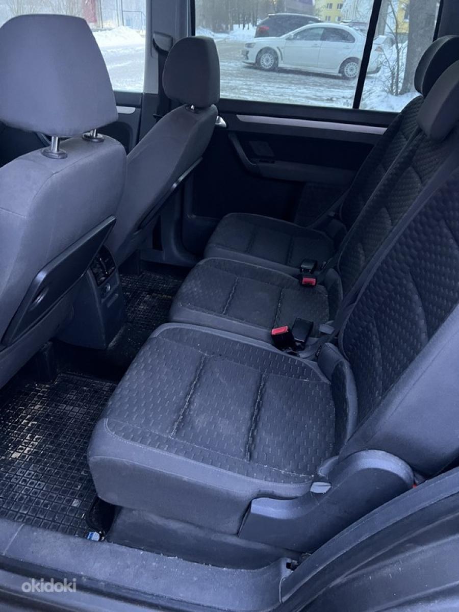 Pelēks Volkswagen Touran 2007 Tallina, ar dzinēja tilpumu 1.90 L un nobraukumu 386 tūkst. km par 1199 €, foto 14 vietnē AUTOMOTO.COM.LV