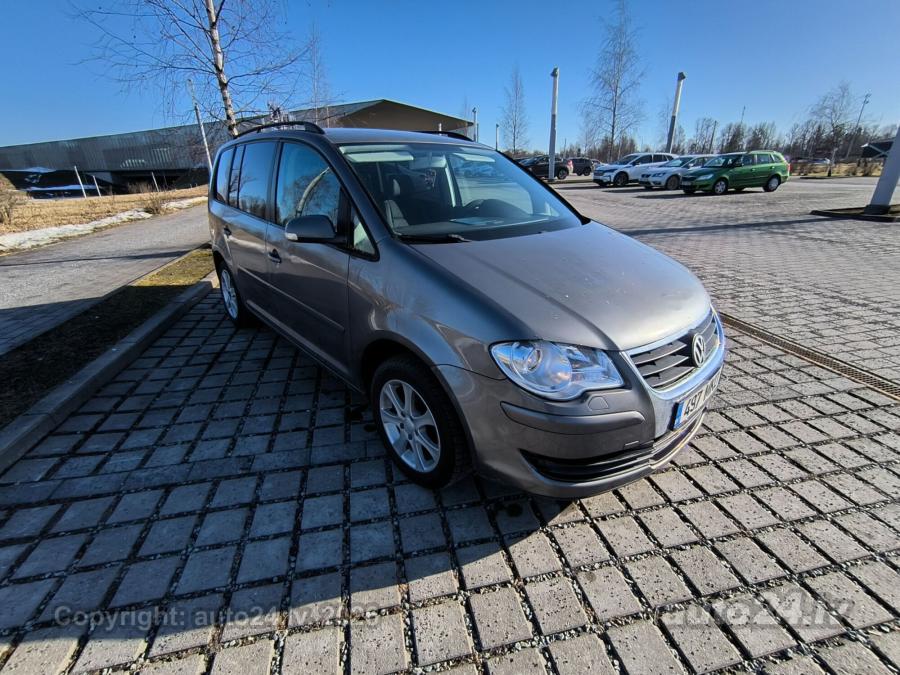 Grey Volkswagen Touran 2007 in Tartu, with an engine capacity of 1.90 L and mileage of 505 thousand km for 1999 €, photo 3 on AUTOMOTO.COM.LV
