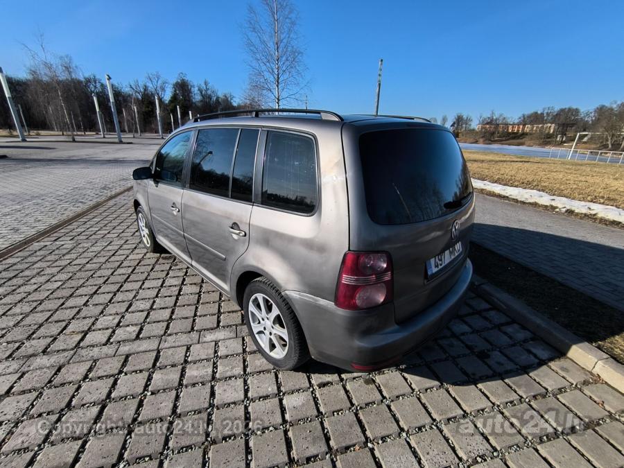 Grey Volkswagen Touran 2007 in Tartu, with an engine capacity of 1.90 L and mileage of 505 thousand km for 1999 €, photo 4 on AUTOMOTO.COM.LV