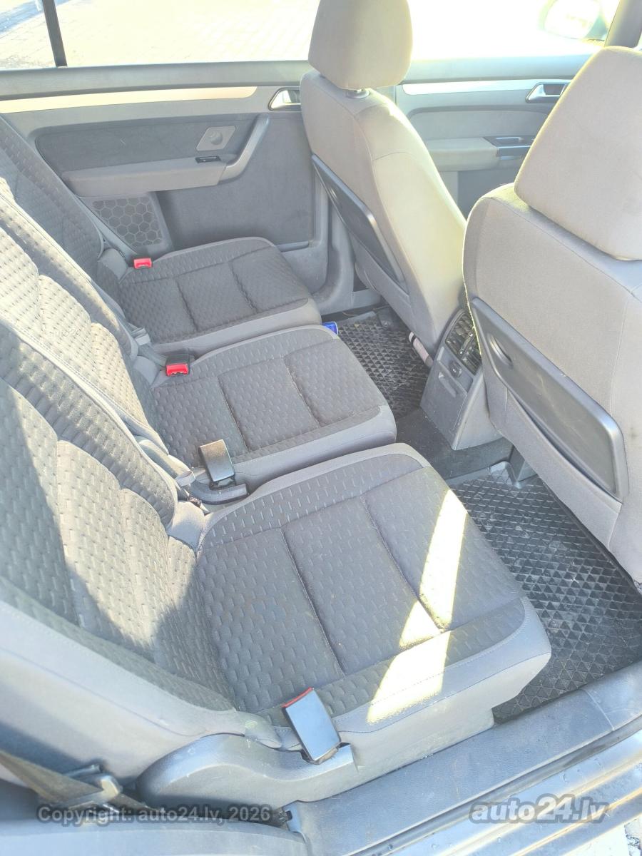 Grey Volkswagen Touran 2007 in Tartu, with an engine capacity of 1.90 L and mileage of 505 thousand km for 1999 €, photo 9 on AUTOMOTO.COM.LV