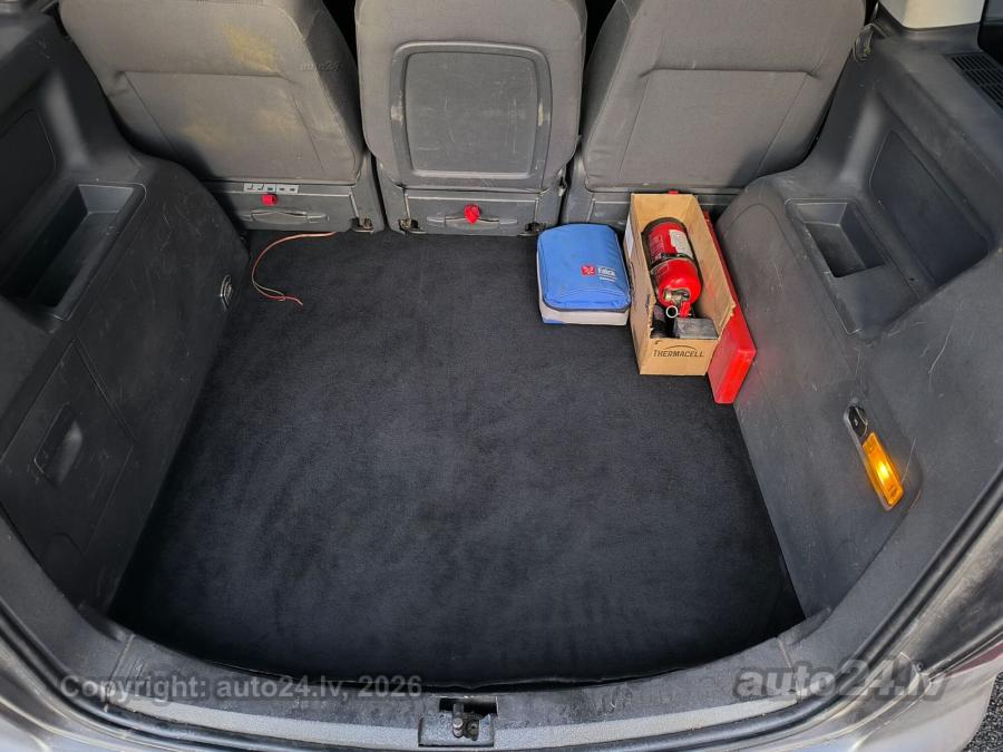 Grey Volkswagen Touran 2007 in Tartu, with an engine capacity of 1.90 L and mileage of 505 thousand km for 1999 €, photo 10 on AUTOMOTO.COM.LV