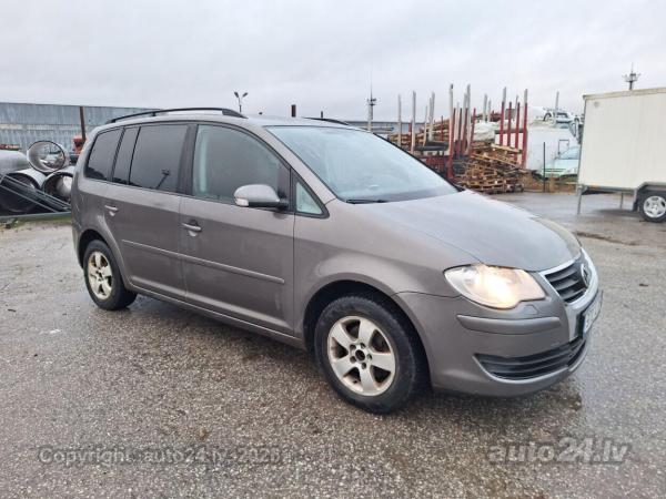 Pelēks Volkswagen Touran 2008 Tallina, ar dzinēja tilpumu 1.40 L un nobraukumu 225 tūkst. km par 4300 €, foto 2 vietnē AUTOMOTO.COM.LV