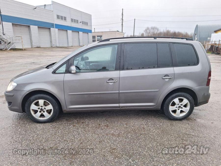 Grey Volkswagen Touran 2008 in Tallinn, with an engine capacity of 1.40 L and mileage of 225 thousand km for 4300 €, photo 3 on AUTOMOTO.COM.LV