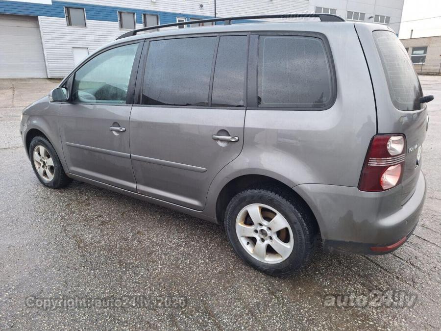 Grey Volkswagen Touran 2008 in Tallinn, with an engine capacity of 1.40 L and mileage of 225 thousand km for 4300 €, photo 5 on AUTOMOTO.COM.LV
