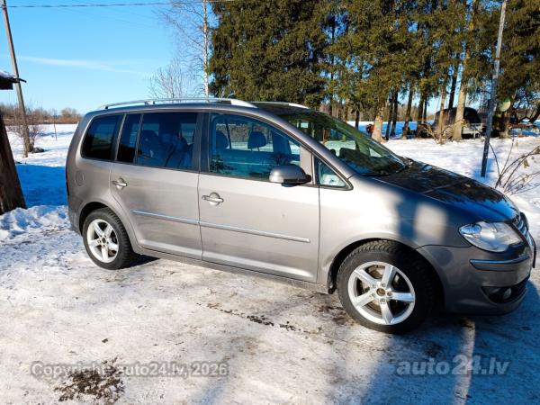 Grey Volkswagen Touran 2008 in Tallinn, with an engine capacity of 1.90 L and mileage of 374 thousand km for 3000 €, photo 1 on AUTOMOTO.COM.LV
