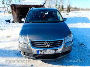 Grey Volkswagen Touran 2008 in Tallinn, with an engine capacity of 1.90 L and mileage of 374 thousand km for 3000 €, photo 3 on AUTOMOTO.COM.LV