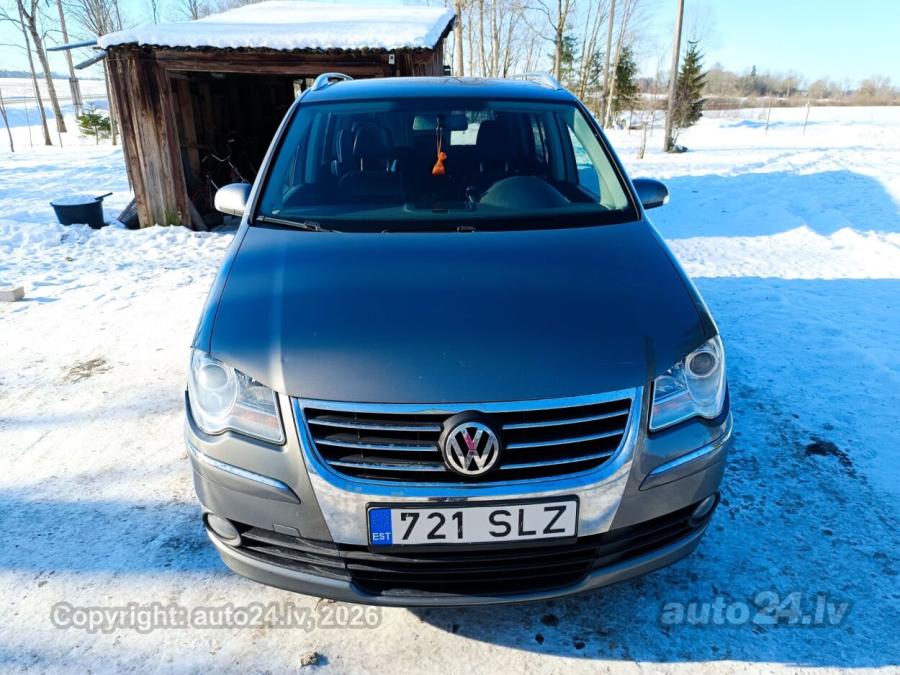 Grey Volkswagen Touran 2008 in Tallinn, with an engine capacity of 1.90 L and mileage of 374 thousand km for 3000 €, photo 3 on AUTOMOTO.COM.LV
