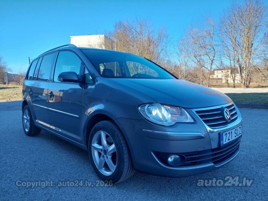Pelēks Volkswagen Touran 2008 Tartu, ar dzinēja tilpumu 1.90 L un nobraukumu 376 tūkst. km par 3500 €, foto 3 vietnē AUTOMOTO.COM.LV