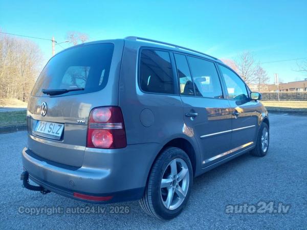 Grey Volkswagen Touran 2008 in Tartu, with an engine capacity of 1.90 L and mileage of 376 thousand km for 3500 €, photo 4 on AUTOMOTO.COM.LV