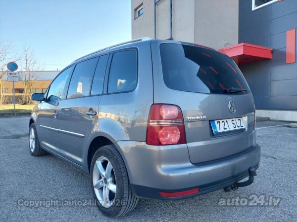 Grey Volkswagen Touran 2008 in Tartu, with an engine capacity of 1.90 L and mileage of 376 thousand km for 3500 €, photo 5 on AUTOMOTO.COM.LV