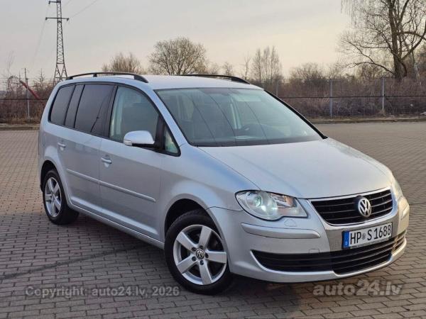 Pelēks Volkswagen Touran 2008 Viljandi, ar dzinēja tilpumu 1.90 L un nobraukumu 225 tūkst. km par 5499 €, foto 2 vietnē AUTOMOTO.COM.LV