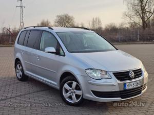 Grey Volkswagen Touran 2008 in Viljandi, with an engine capacity of 1.90 L and mileage of 225 thousand km for 5499 €, photo 2 on AUTOMOTO.COM.LV
