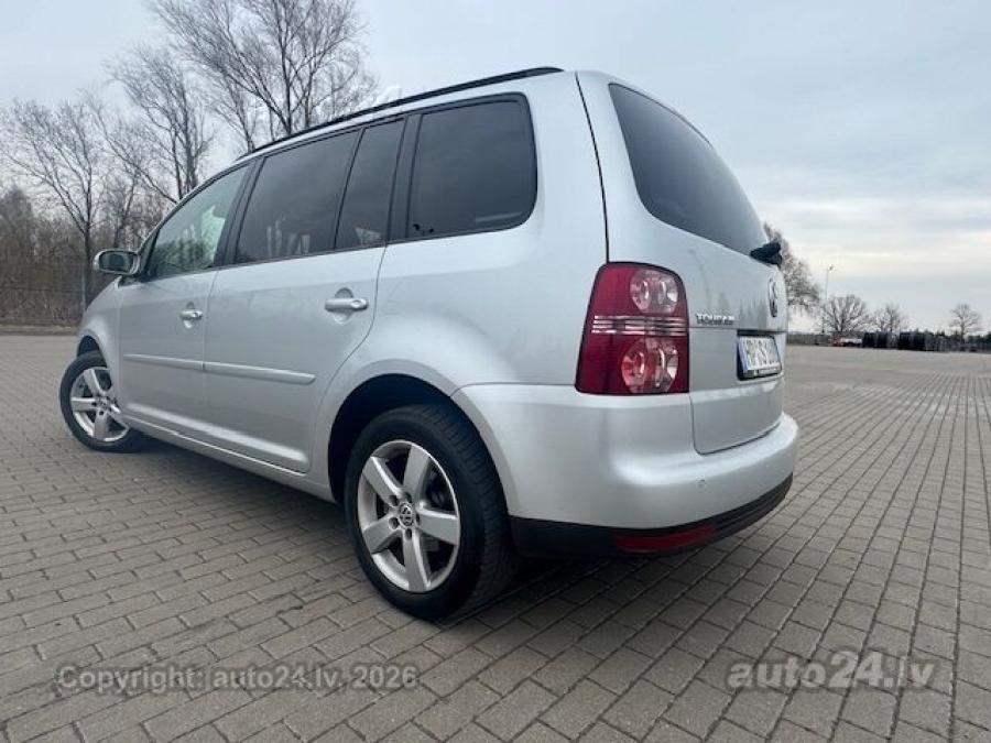 Grey Volkswagen Touran 2008 in Viljandi, with an engine capacity of 1.90 L and mileage of 225 thousand km for 5499 €, photo 5 on AUTOMOTO.COM.LV