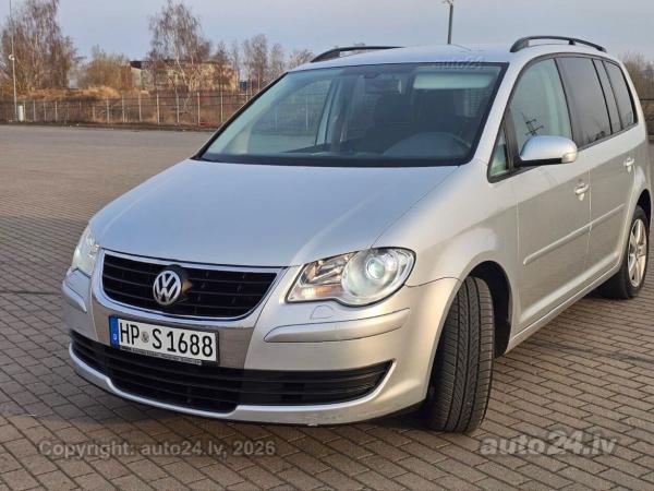 Pelēks Volkswagen Touran 2008 Viljandi, ar dzinēja tilpumu 1.90 L un nobraukumu 225 tūkst. km par 5499 €, foto 6 vietnē AUTOMOTO.COM.LV
