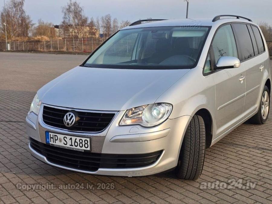 Grey Volkswagen Touran 2008 in Viljandi, with an engine capacity of 1.90 L and mileage of 225 thousand km for 5499 €, photo 6 on AUTOMOTO.COM.LV