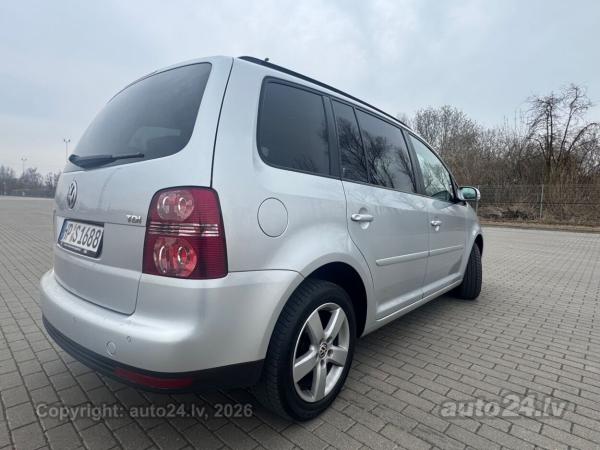 Pelēks Volkswagen Touran 2008 Viljandi, ar dzinēja tilpumu 1.90 L un nobraukumu 225 tūkst. km par 5499 €, foto 9 vietnē AUTOMOTO.COM.LV