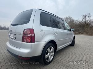 Grey Volkswagen Touran 2008 in Viljandi, with an engine capacity of 1.90 L and mileage of 225 thousand km for 5499 €, photo 9 on AUTOMOTO.COM.LV