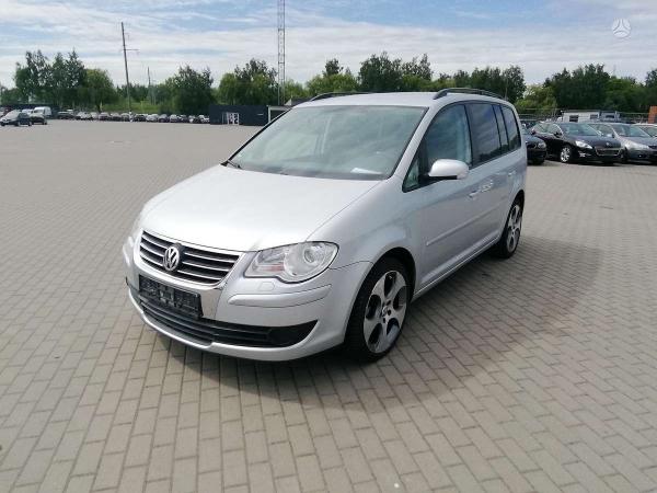 Pelēks Volkswagen Touran 2008 Marijampole, ar dzinēja tilpumu 1.90 L un nobraukumu 273 tūkst. km par 3599 €, foto 8 vietnē AUTOMOTO.COM.LV