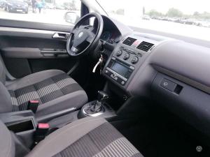 Pelēks Volkswagen Touran 2008 Marijampole, ar dzinēja tilpumu 1.90 L un nobraukumu 273 tūkst. km par 3599 €, foto 10 vietnē AUTOMOTO.COM.LV