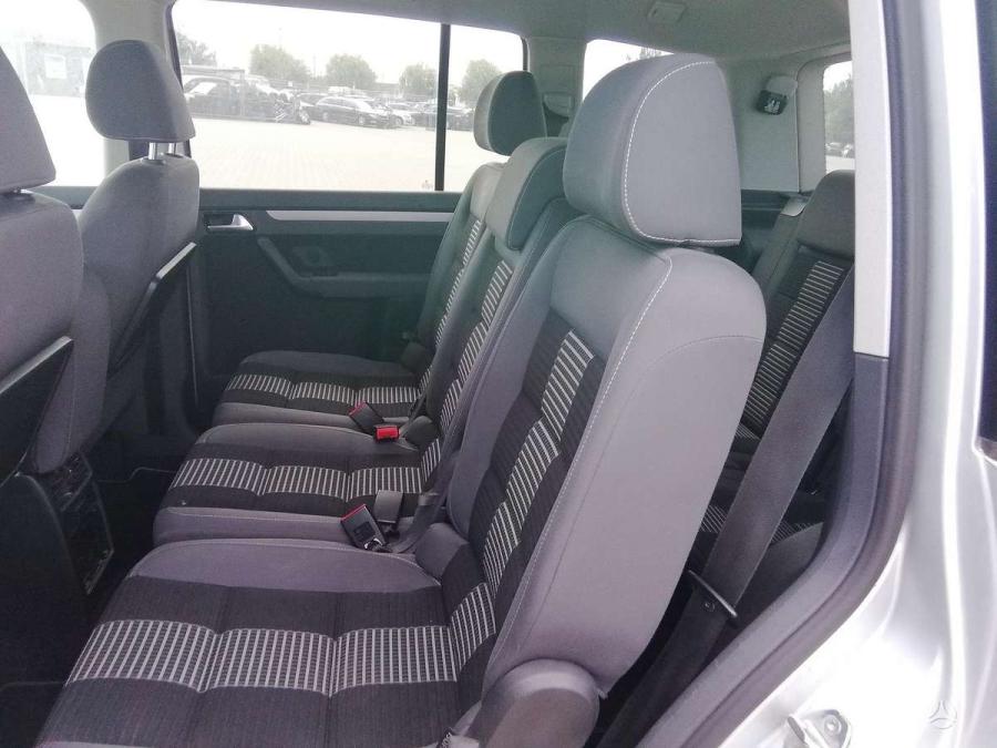 Pelēks Volkswagen Touran 2008 Marijampole, ar dzinēja tilpumu 1.90 L un nobraukumu 273 tūkst. km par 3599 €, foto 12 vietnē AUTOMOTO.COM.LV