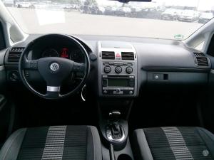 Pelēks Volkswagen Touran 2008 Marijampole, ar dzinēja tilpumu 1.90 L un nobraukumu 273 tūkst. km par 3599 €, foto 13 vietnē AUTOMOTO.COM.LV
