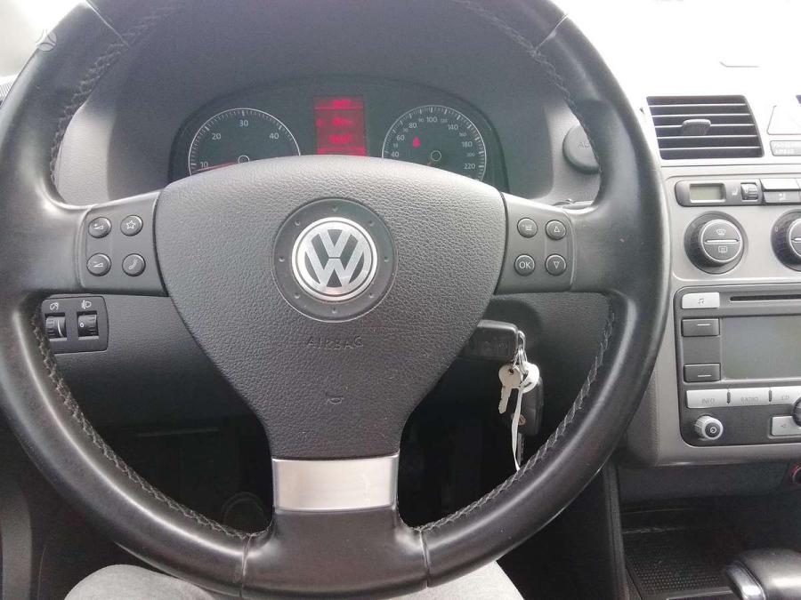 Pelēks Volkswagen Touran 2008 Marijampole, ar dzinēja tilpumu 1.90 L un nobraukumu 273 tūkst. km par 3599 €, foto 17 vietnē AUTOMOTO.COM.LV