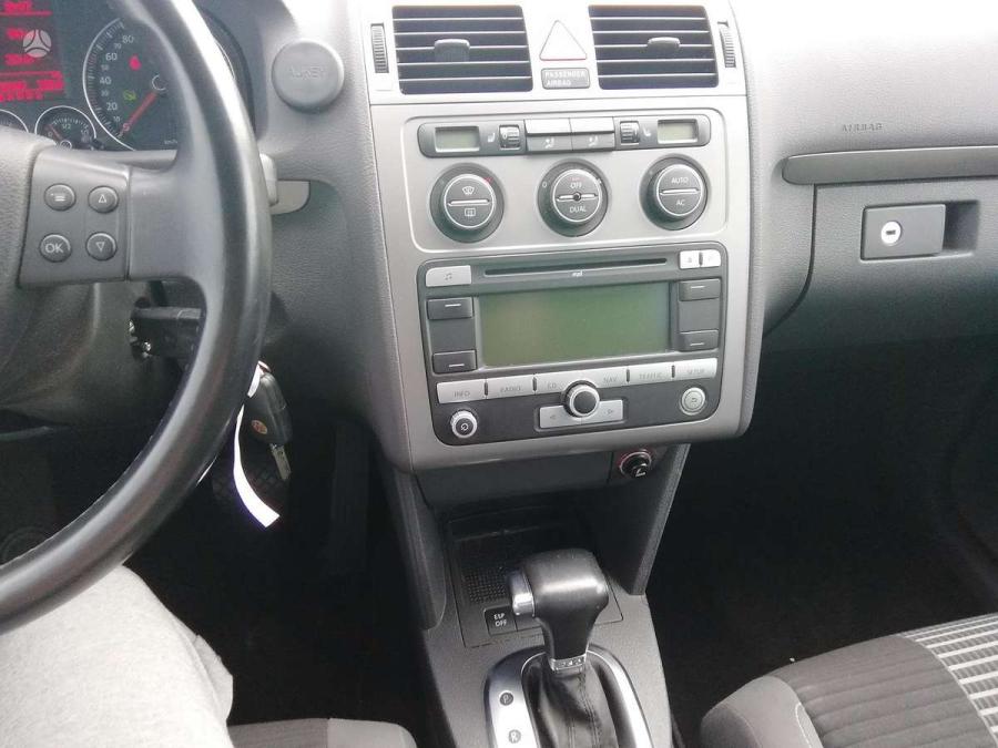 Pelēks Volkswagen Touran 2008 Marijampole, ar dzinēja tilpumu 1.90 L un nobraukumu 273 tūkst. km par 3599 €, foto 18 vietnē AUTOMOTO.COM.LV