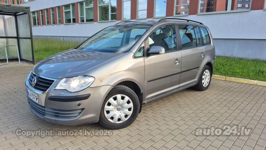 Pelēks Volkswagen Touran 2008 Tartu, ar dzinēja tilpumu 1.90 L un nobraukumu 375 tūkst. km par 2499 €, foto 1 vietnē AUTOMOTO.COM.LV