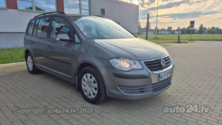 Pelēks Volkswagen Touran 2008 Tartu, ar dzinēja tilpumu 1.90 L un nobraukumu 375 tūkst. km par 2499 €, foto 4 vietnē AUTOMOTO.COM.LV