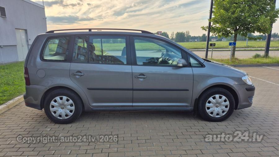 Pelēks Volkswagen Touran 2008 Tartu, ar dzinēja tilpumu 1.90 L un nobraukumu 375 tūkst. km par 2499 €, foto 7 vietnē AUTOMOTO.COM.LV