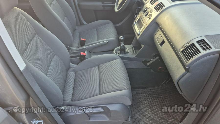 Pelēks Volkswagen Touran 2008 Tartu, ar dzinēja tilpumu 1.90 L un nobraukumu 375 tūkst. km par 2499 €, foto 13 vietnē AUTOMOTO.COM.LV