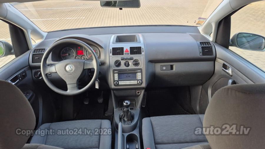 Pelēks Volkswagen Touran 2008 Tartu, ar dzinēja tilpumu 1.90 L un nobraukumu 375 tūkst. km par 2499 €, foto 14 vietnē AUTOMOTO.COM.LV