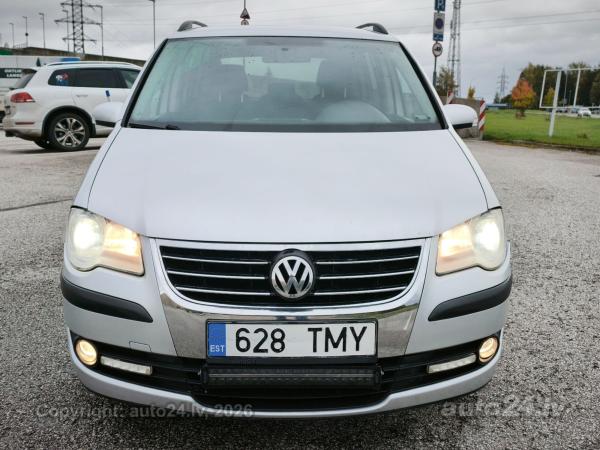 Grey Volkswagen Touran 2008 in Tartu, with an engine capacity of 1.90 L and mileage of 369 thousand km for 3500 €, photo 3 on AUTOMOTO.COM.LV