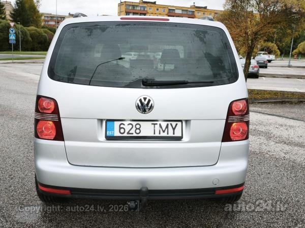 Grey Volkswagen Touran 2008 in Tartu, with an engine capacity of 1.90 L and mileage of 369 thousand km for 3500 €, photo 7 on AUTOMOTO.COM.LV
