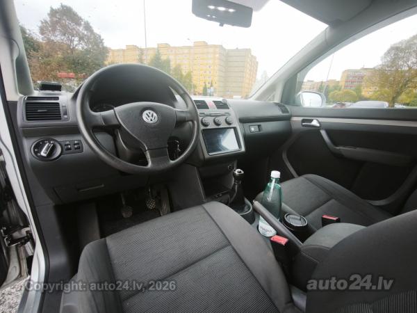 Grey Volkswagen Touran 2008 in Tartu, with an engine capacity of 1.90 L and mileage of 369 thousand km for 3500 €, photo 11 on AUTOMOTO.COM.LV