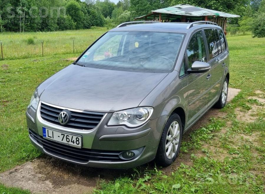 Grey Volkswagen Touran 2009 in Riga, with an engine capacity of 2.00 L and mileage of 260 thousand km for 1500 €, photo 1 on AUTOMOTO.COM.LV