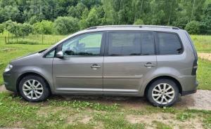 Grey Volkswagen Touran 2009 in Riga, with an engine capacity of 2.00 L and mileage of 260 thousand km for 1500 €, photo 2 on AUTOMOTO.COM.LV