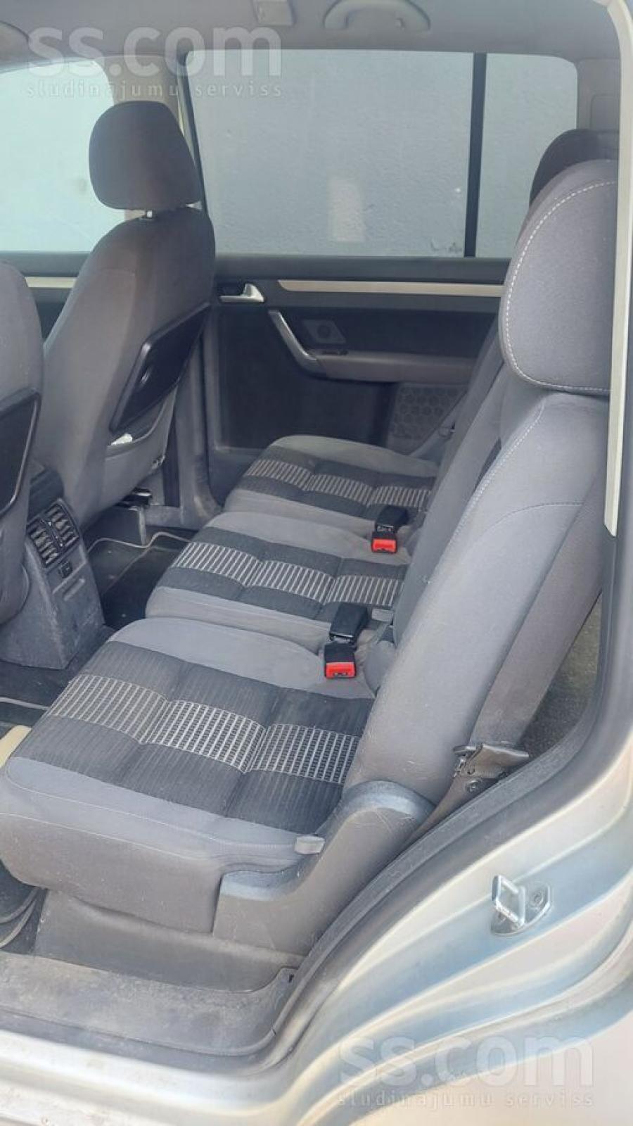 Pelēks Volkswagen Touran 2009 Rīga, ar dzinēja tilpumu 1.90 L un nobraukumu 0 tūkst. km par 500 €, foto 5 vietnē AUTOMOTO.COM.LV