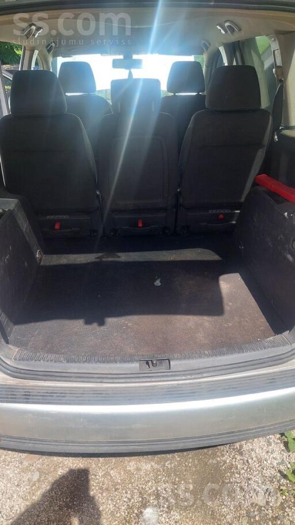 Grey Volkswagen Touran 2009 in Riga, with an engine capacity of 1.90 L and mileage of 0 thousand km for 500 €, photo 10 on AUTOMOTO.COM.LV