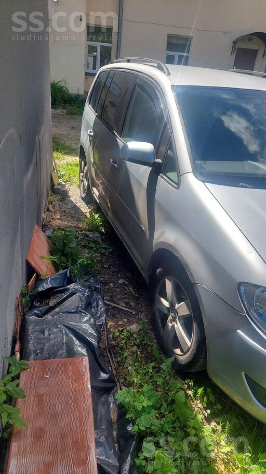 Pelēks Volkswagen Touran 2009 Rīga, ar dzinēja tilpumu 1.90 L un nobraukumu 0 tūkst. km par 500 €, foto 14 vietnē AUTOMOTO.COM.LV