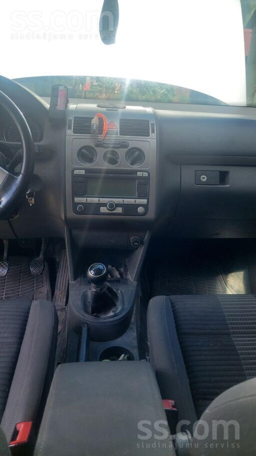 Pelēks Volkswagen Touran 2009 Rīga, ar dzinēja tilpumu 1.90 L un nobraukumu 0 tūkst. km par 500 €, foto 15 vietnē AUTOMOTO.COM.LV