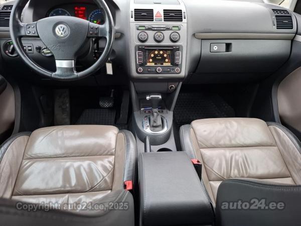 Grey Volkswagen Touran 2010 in Tartu, with an engine capacity of 1.90 L and mileage of 301 thousand km for 4200 €, photo 11 on AUTOMOTO.COM.LV