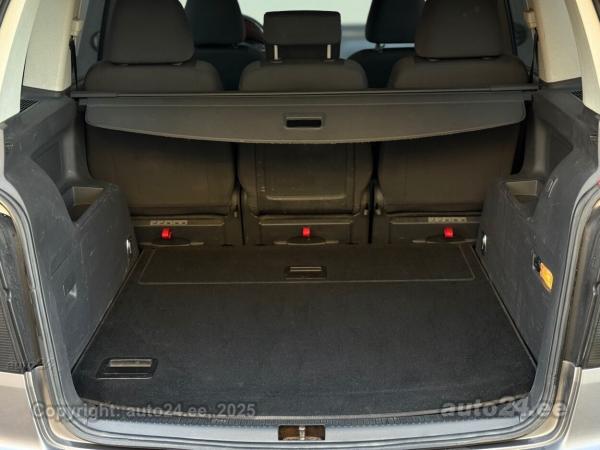 Pelēks Volkswagen Touran 2010 Tallina, ar dzinēja tilpumu 2.00 L un nobraukumu 350 tūkst. km par 3490 €, foto 11 vietnē AUTOMOTO.COM.LV