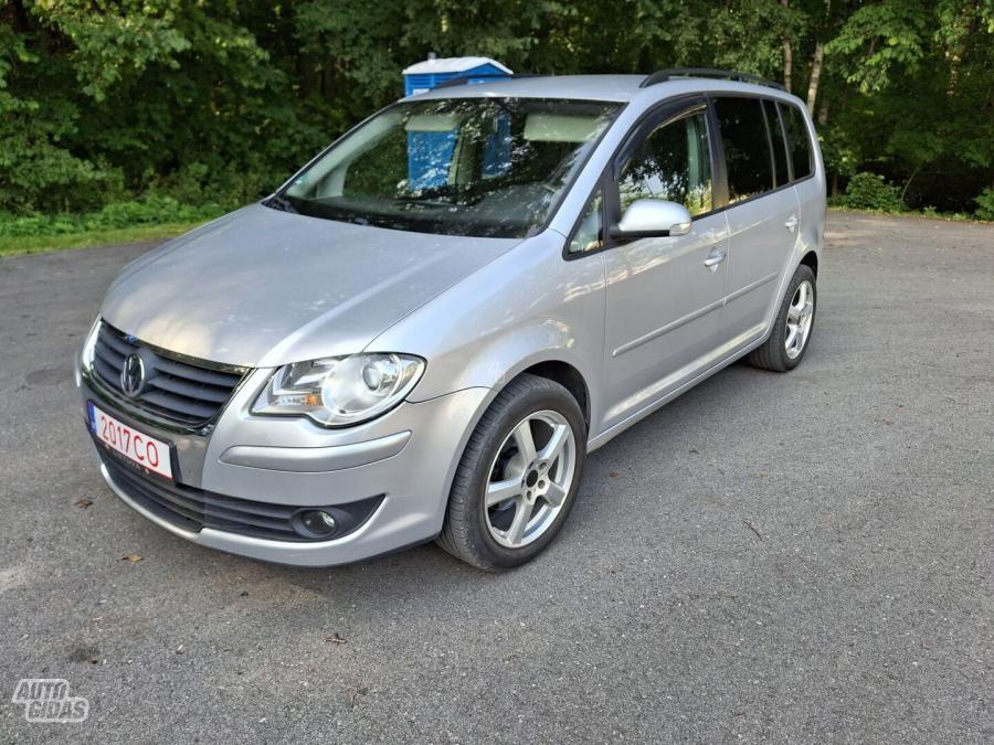Pelēks Volkswagen Touran 2010 Mažeikiai, ar dzinēja tilpumu 2.00 L un nobraukumu 176 tūkst. km par 3700 €, foto 1 vietnē AUTOMOTO.COM.LV